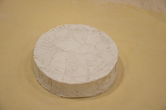 Baked Brie with Cranberries, Pistachios, & Sumac – the chef mimi blog